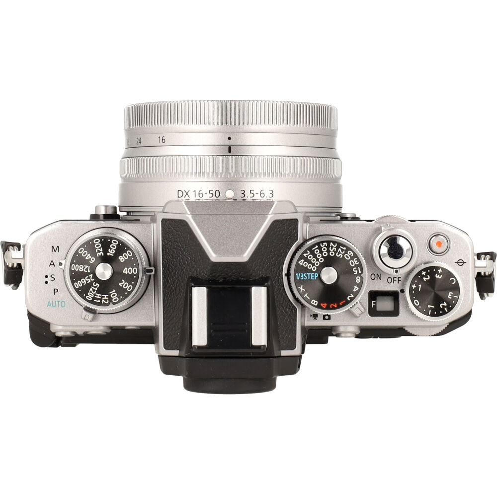 Nikon Z fc + DX 16-50mm F/3.5-6.3 VR Silver occasion - Kamera Express